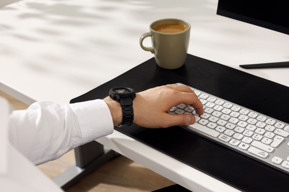 Triacle Natural teräsranneke Garmin Quickfit 22 mm, musta - Power.fi