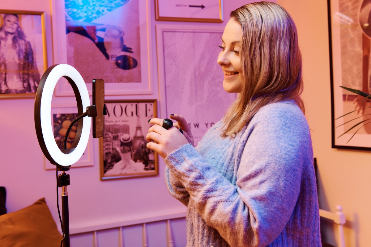 Dacota Platinum 10" RGB-ringlys med stativ & taske - POWER.dk