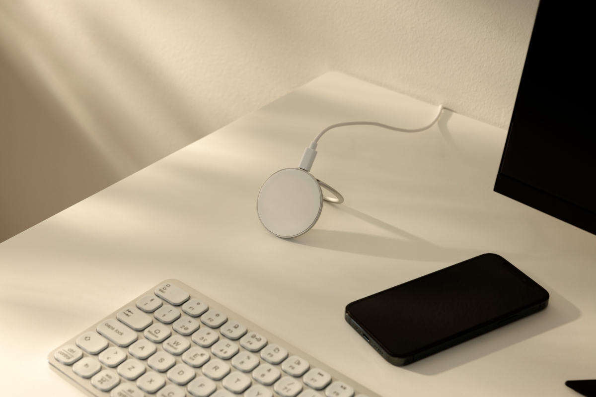 Dacota Platinum magnetisk trådløs lader 15 W 2 m - Power.no