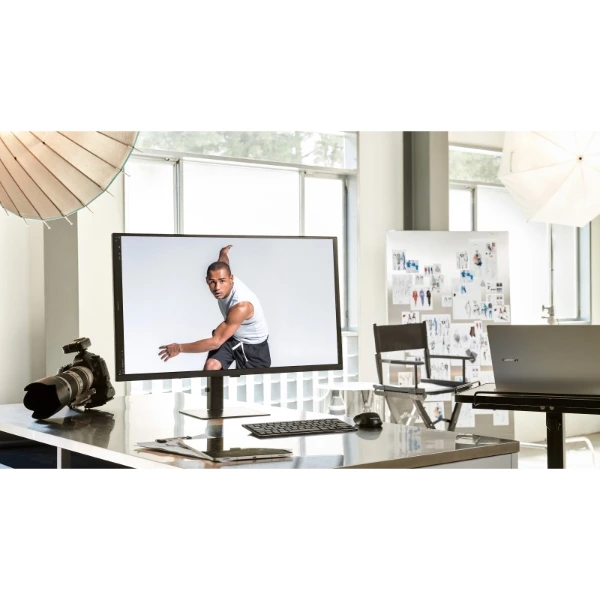 Samsung ViewFinity S7 32" 4K UHD-skjerm, svart - Power.no