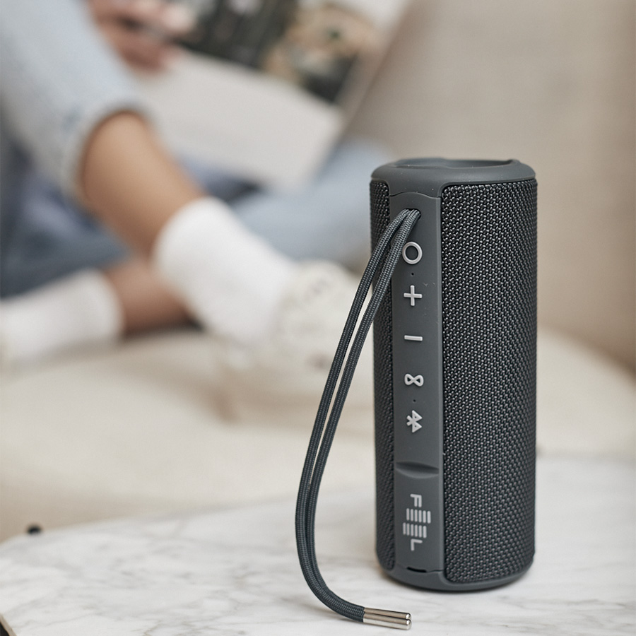 FEEL Journey Bluetooth-kaiutin, tummanharmaa - Power.fi