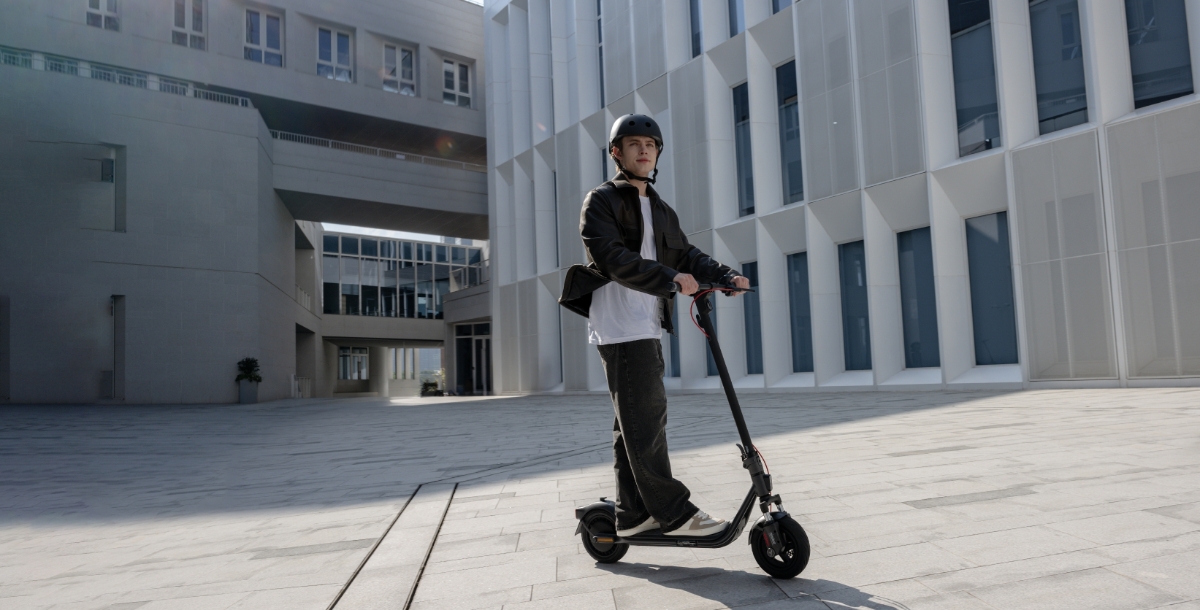 Ninebot By Segway F2 Pro II D el sparkesykkel, svart - Power.no