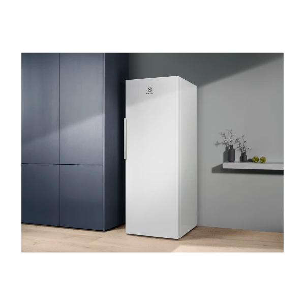 Electrolux 600-serien LUT2NE32W fryser, høyrehengslet - Power.no